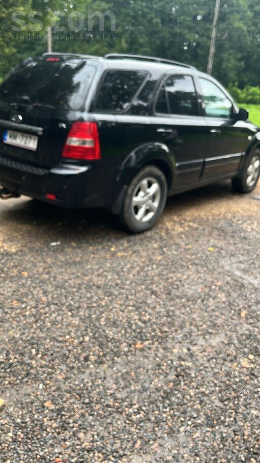 Black Kia Sorento 2008 in Riga, with an engine capacity of 2.50 L and mileage of 338 thousand km for 2300 €, photo 4 on AUTOMOTO.COM.LV