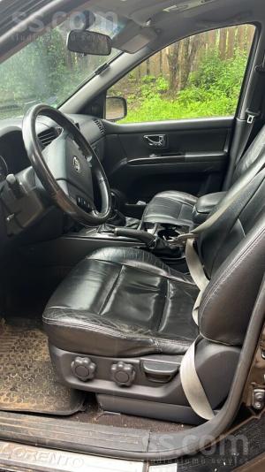 Black Kia Sorento 2008 in Riga, with an engine capacity of 2.50 L and mileage of 338 thousand km for 2300 €, photo 6 on AUTOMOTO.COM.LV