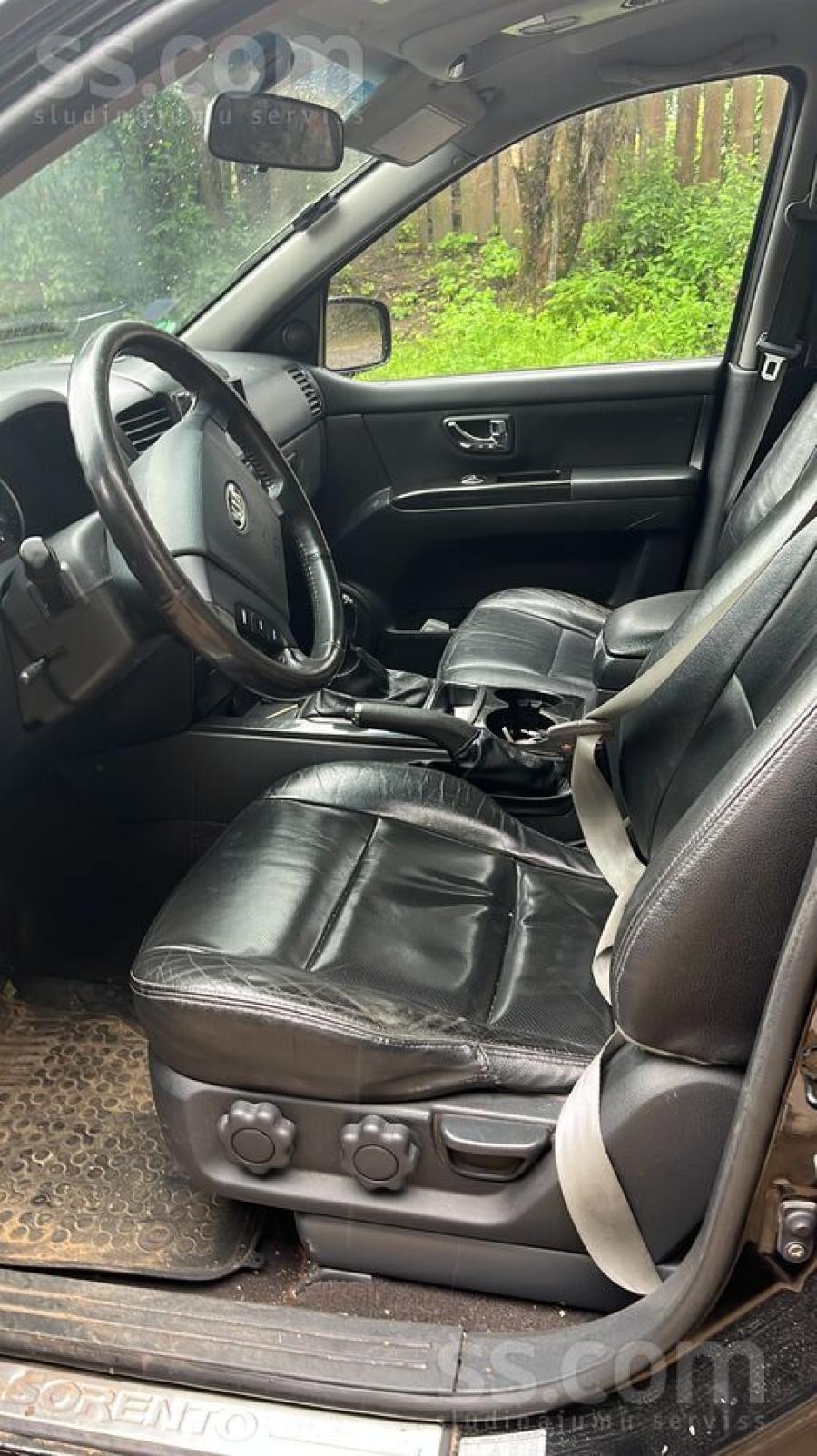 Black Kia Sorento 2008 in Riga, with an engine capacity of 2.50 L and mileage of 338 thousand km for 2300 €, photo 6 on AUTOMOTO.COM.LV