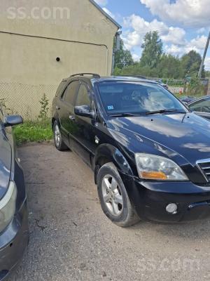 Melns Kia Sorento 2008 Rēzekne, ar dzinēja tilpumu 2.50 L un nobraukumu 200 tūkst. km par 1000 €, foto 3 vietnē AUTOMOTO.COM.LV