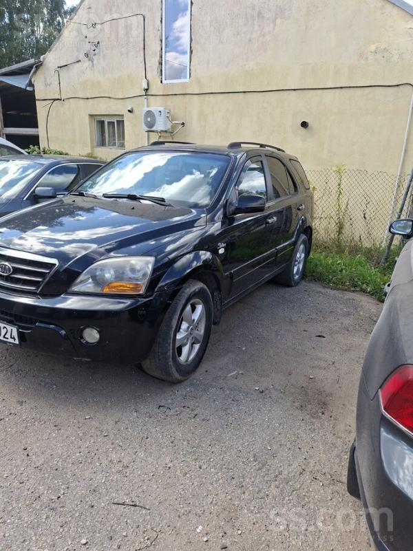 Black Kia Sorento 2008 in Rezekne, with an engine capacity of 2.50 L and mileage of 200 thousand km for 1000 €, photo 4 on AUTOMOTO.COM.LV