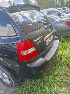 Melns Kia Sorento 2008 Rēzekne, ar dzinēja tilpumu 2.50 L un nobraukumu 200 tūkst. km par 1000 €, foto 8 vietnē AUTOMOTO.COM.LV
