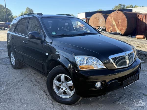 Kia Sorento 2008 in Prienai on AUTOMOTO.COM.LV Black Kia Sorento 2008 in Prienai, with an engine capacity of 2.50 L and mileage of 262 thousand km for 3150 €, photo 1 on AUTOMOTO.COM.LV