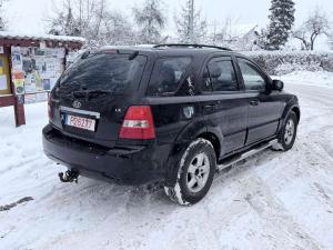 Black Kia Sorento 2009 in Vilnius, with an engine capacity of 2.50 L and mileage of 273 thousand km for 2900 €, photo 3 on AUTOMOTO.COM.LV