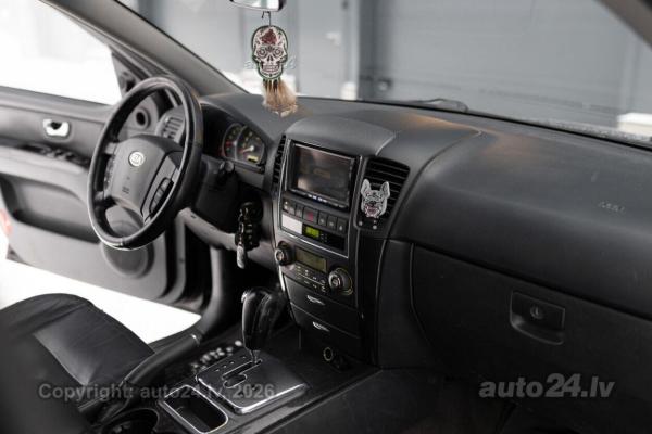 Black Kia Sorento 2009 in Tallinn, with an engine capacity of 2.50 L and mileage of 231 thousand km for 4599 €, photo 11 on AUTOMOTO.COM.LV
