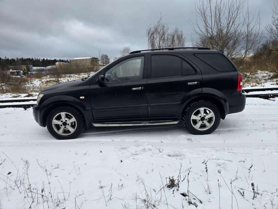 Melns Kia Sorento 2009 Viļņa, ar dzinēja tilpumu 2.50 L un nobraukumu 221 tūkst. km par 2500 €, foto 5 vietnē AUTOMOTO.COM.LV
