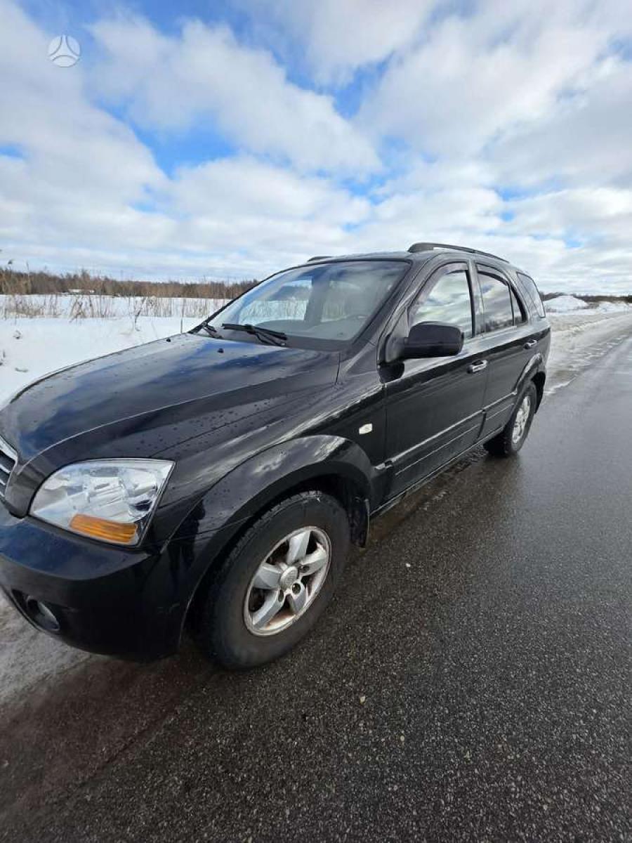 Black Kia Sorento 2009 in Gargzdai, with an engine capacity of 2.50 L and mileage of 297 thousand km for 5200 €, photo 4 on AUTOMOTO.COM.LV