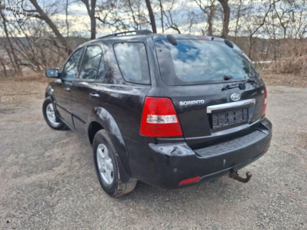 Black Kia Sorento 2009 in Prienai, with an engine capacity of 2.50 L and mileage of 247 thousand km for 2999 €, photo 2 on AUTOMOTO.COM.LV