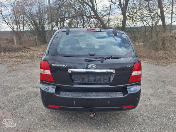 Black Kia Sorento 2009 in Prienai, with an engine capacity of 2.50 L and mileage of 247 thousand km for 2999 €, photo 5 on AUTOMOTO.COM.LV