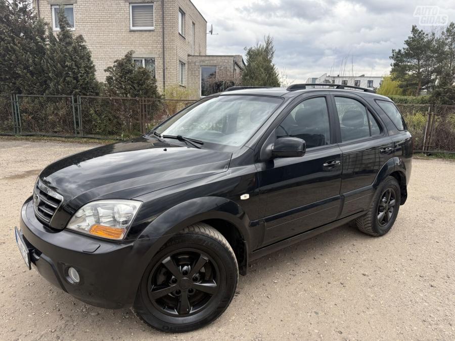Black Kia Sorento 2009 in Prienai, with an engine capacity of 2.50 L and mileage of 246 thousand km for 3650 €, photo 4 on AUTOMOTO.COM.LV