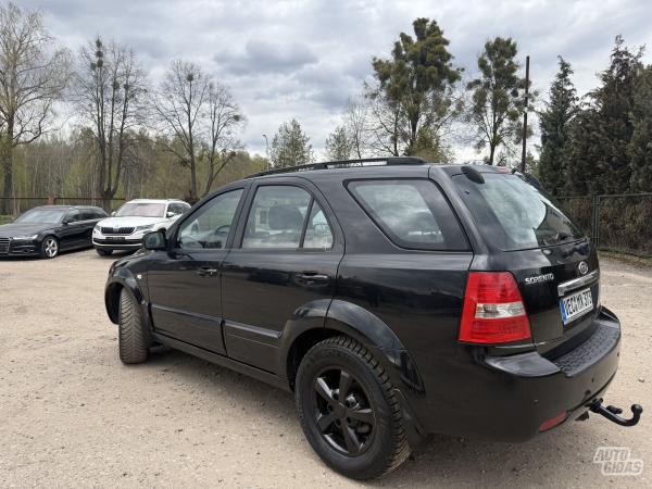 Melns Kia Sorento 2009 Prienai, ar dzinēja tilpumu 2.50 L un nobraukumu 246 tūkst. km par 3650 €, foto 4 vietnē AUTOMOTO.COM.LV