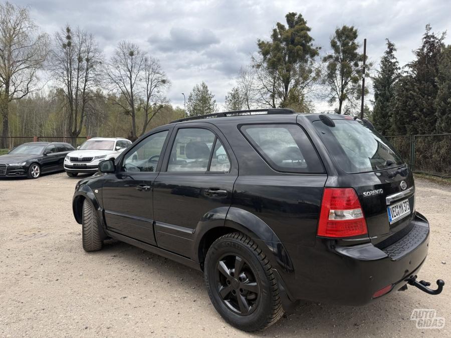 Black Kia Sorento 2009 in Prienai, with an engine capacity of 2.50 L and mileage of 246 thousand km for 3650 €, photo 5 on AUTOMOTO.COM.LV
