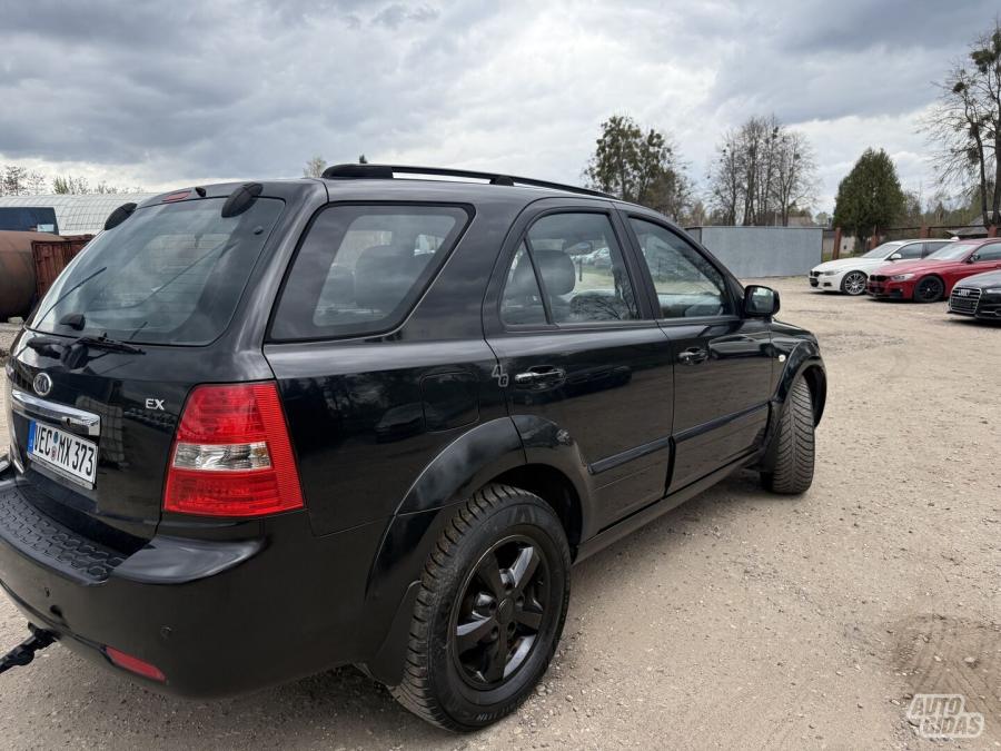 Black Kia Sorento 2009 in Prienai, with an engine capacity of 2.50 L and mileage of 246 thousand km for 3650 €, photo 9 on AUTOMOTO.COM.LV