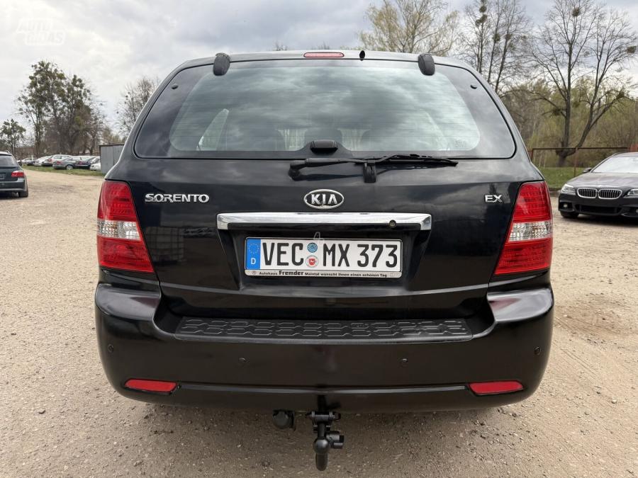 Black Kia Sorento 2009 in Prienai, with an engine capacity of 2.50 L and mileage of 246 thousand km for 3650 €, photo 11 on AUTOMOTO.COM.LV