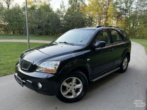 Black Kia Sorento 2009 in Prienai, with an engine capacity of 2.50 L and mileage of 258 thousand km for 3700 €, photo 3 on AUTOMOTO.COM.LV