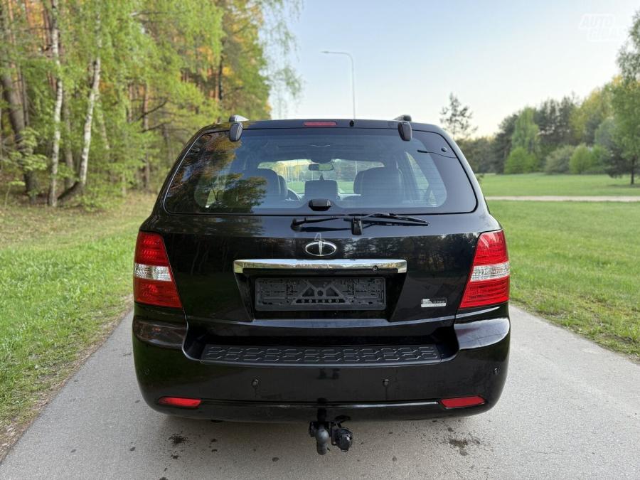 Black Kia Sorento 2009 in Prienai, with an engine capacity of 2.50 L and mileage of 258 thousand km for 3700 €, photo 5 on AUTOMOTO.COM.LV