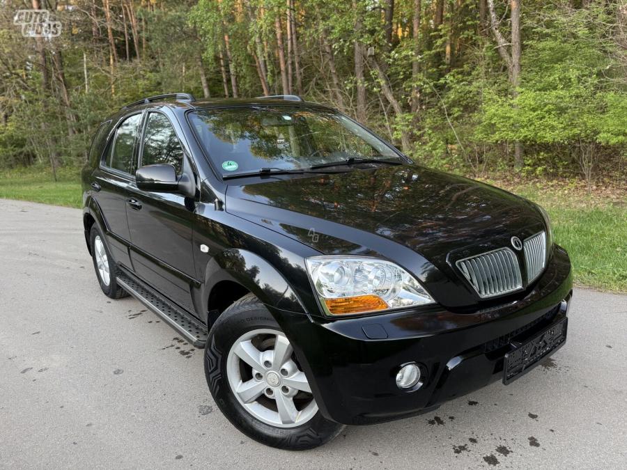 Black Kia Sorento 2009 in Prienai, with an engine capacity of 2.50 L and mileage of 258 thousand km for 3700 €, photo 6 on AUTOMOTO.COM.LV
