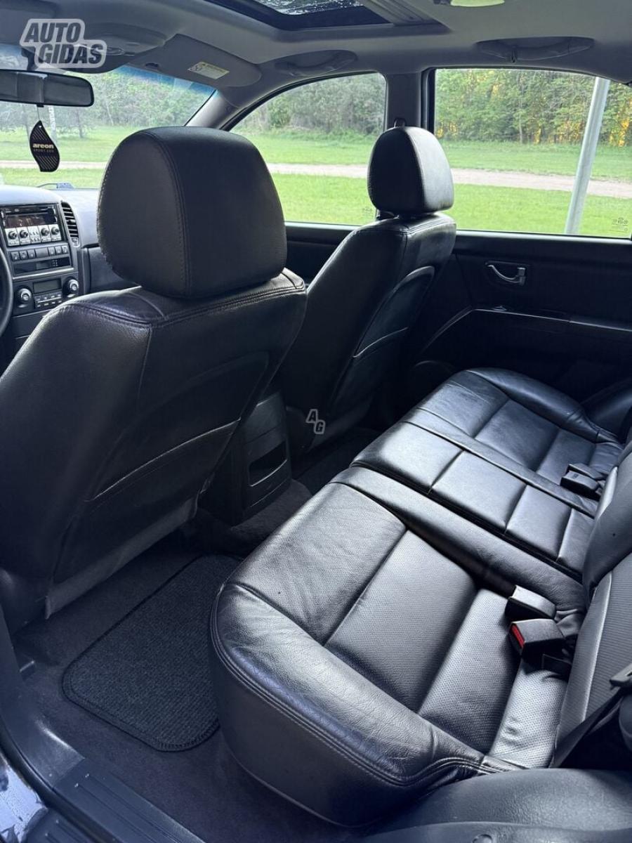Black Kia Sorento 2009 in Prienai, with an engine capacity of 2.50 L and mileage of 258 thousand km for 3700 €, photo 15 on AUTOMOTO.COM.LV