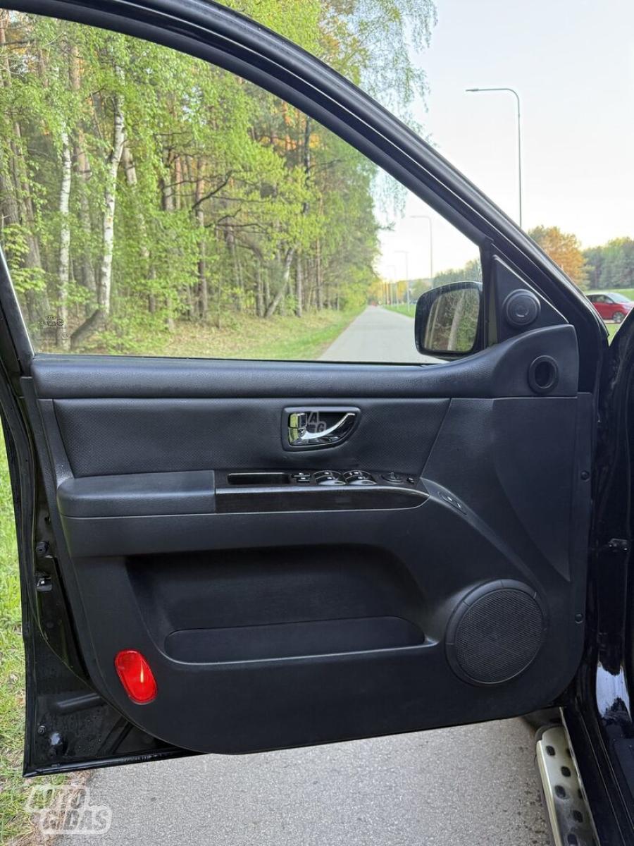 Black Kia Sorento 2009 in Prienai, with an engine capacity of 2.50 L and mileage of 258 thousand km for 3700 €, photo 17 on AUTOMOTO.COM.LV