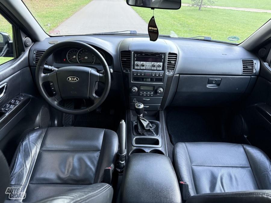Black Kia Sorento 2009 in Prienai, with an engine capacity of 2.50 L and mileage of 258 thousand km for 3700 €, photo 19 on AUTOMOTO.COM.LV