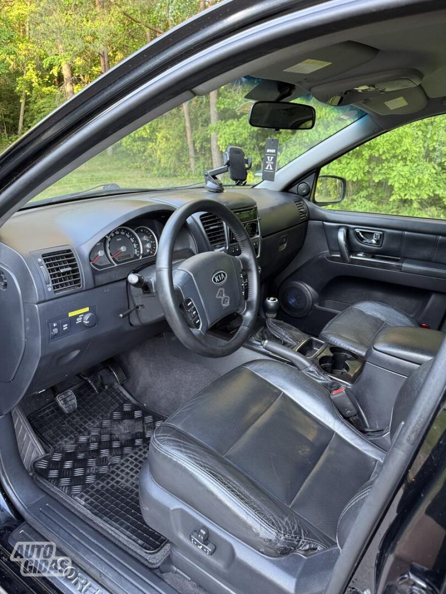 Melns Kia Sorento 2009 Prienai, ar dzinēja tilpumu 2.50 L un nobraukumu 215 tūkst. km par 3600 €, foto 24 vietnē AUTOMOTO.COM.LV