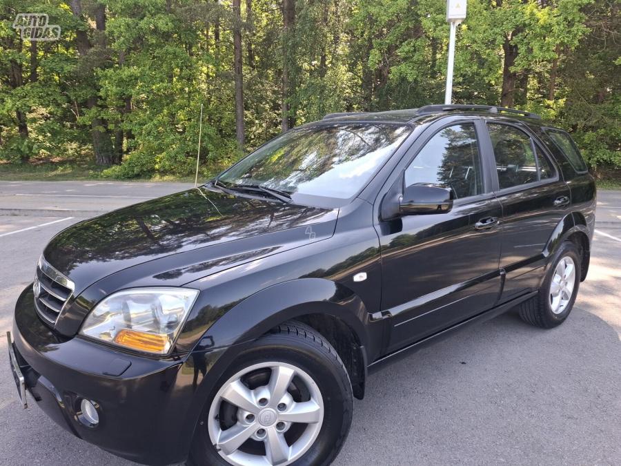 Black Kia Sorento 2009 in Prienai, with an engine capacity of 2.50 L and mileage of 215 thousand km for 3800 €, photo 3 on AUTOMOTO.COM.LV