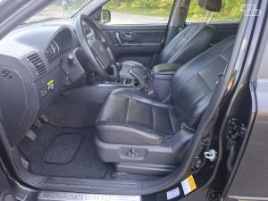 Black Kia Sorento 2009 in Prienai, with an engine capacity of 2.50 L and mileage of 215 thousand km for 3800 €, photo 5 on AUTOMOTO.COM.LV