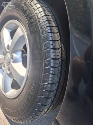 Black Kia Sorento 2009 in Prienai, with an engine capacity of 2.50 L and mileage of 215 thousand km for 3800 €, photo 11 on AUTOMOTO.COM.LV