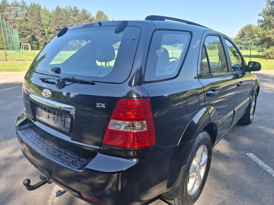 Black Kia Sorento 2009 in Prienai, with an engine capacity of 2.50 L and mileage of 215 thousand km for 3800 €, photo 13 on AUTOMOTO.COM.LV