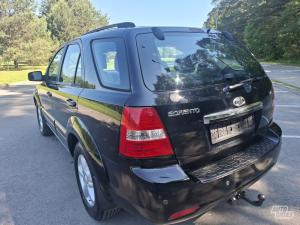 Black Kia Sorento 2009 in Prienai, with an engine capacity of 2.50 L and mileage of 215 thousand km for 3800 €, photo 15 on AUTOMOTO.COM.LV