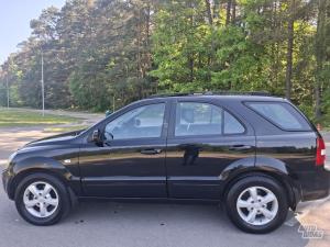 Black Kia Sorento 2009 in Prienai, with an engine capacity of 2.50 L and mileage of 215 thousand km for 3800 €, photo 18 on AUTOMOTO.COM.LV