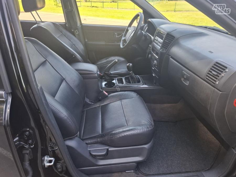 Black Kia Sorento 2009 in Prienai, with an engine capacity of 2.50 L and mileage of 215 thousand km for 3800 €, photo 20 on AUTOMOTO.COM.LV