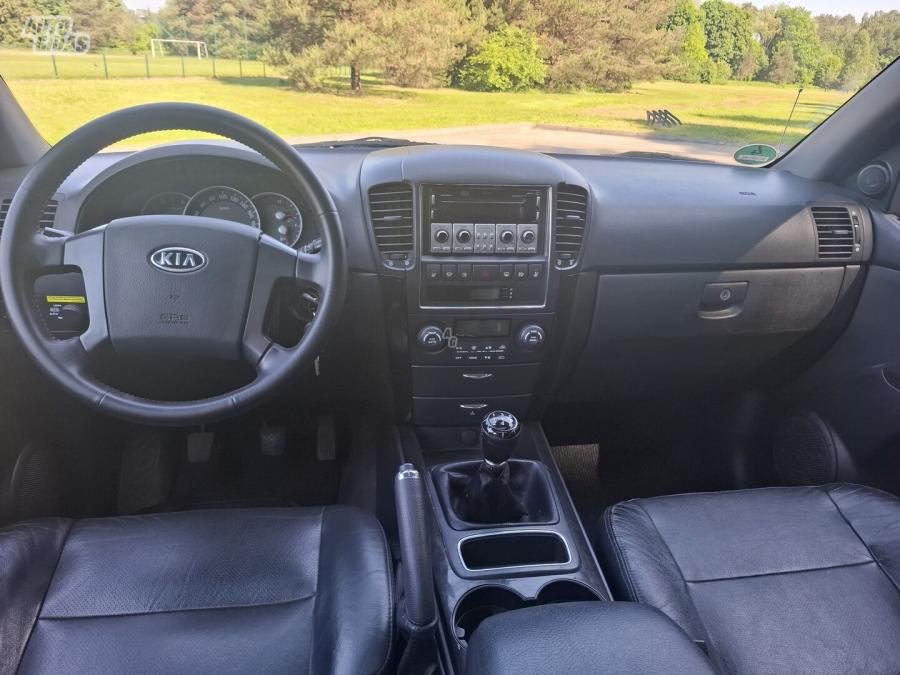 Black Kia Sorento 2009 in Prienai, with an engine capacity of 2.50 L and mileage of 215 thousand km for 3800 €, photo 21 on AUTOMOTO.COM.LV