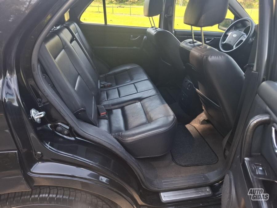 Black Kia Sorento 2009 in Prienai, with an engine capacity of 2.50 L and mileage of 215 thousand km for 3800 €, photo 24 on AUTOMOTO.COM.LV