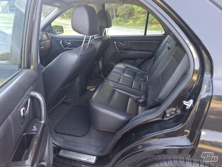 Black Kia Sorento 2009 in Prienai, with an engine capacity of 2.50 L and mileage of 215 thousand km for 3800 €, photo 25 on AUTOMOTO.COM.LV