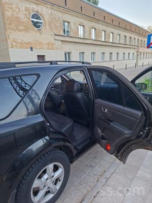 Black Kia Sorento 2009 in Riga, with an engine capacity of 2.50 L and mileage of 234 thousand km for 4499 €, photo 6 on AUTOMOTO.COM.LV