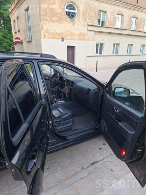 Black Kia Sorento 2009 in Riga, with an engine capacity of 2.50 L and mileage of 234 thousand km for 4499 €, photo 7 on AUTOMOTO.COM.LV