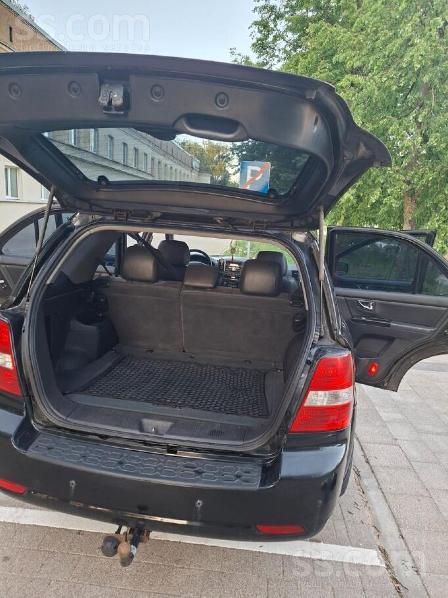 Black Kia Sorento 2009 in Riga, with an engine capacity of 2.50 L and mileage of 234 thousand km for 4499 €, photo 8 on AUTOMOTO.COM.LV