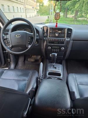 Black Kia Sorento 2009 in Riga, with an engine capacity of 2.50 L and mileage of 234 thousand km for 4499 €, photo 9 on AUTOMOTO.COM.LV