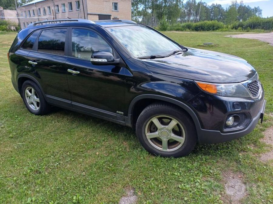 Black Kia Sorento 2009 in Daugavpils, with an engine capacity of 2.20 L and mileage of 292 thousand km for 6500 €, photo 1 on AUTOMOTO.COM.LV