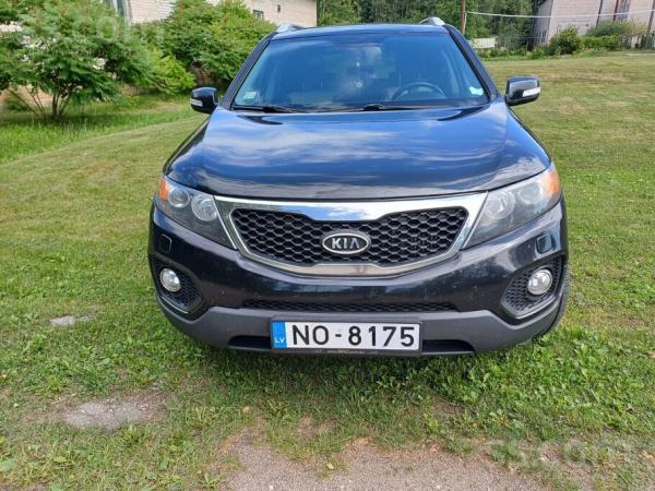 Black Kia Sorento 2009 in Daugavpils, with an engine capacity of 2.20 L and mileage of 292 thousand km for 6500 €, photo 3 on AUTOMOTO.COM.LV