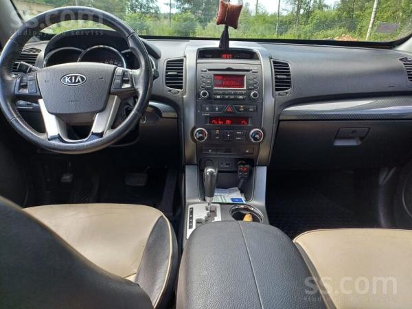 Black Kia Sorento 2009 in Daugavpils, with an engine capacity of 2.20 L and mileage of 292 thousand km for 6500 €, photo 4 on AUTOMOTO.COM.LV