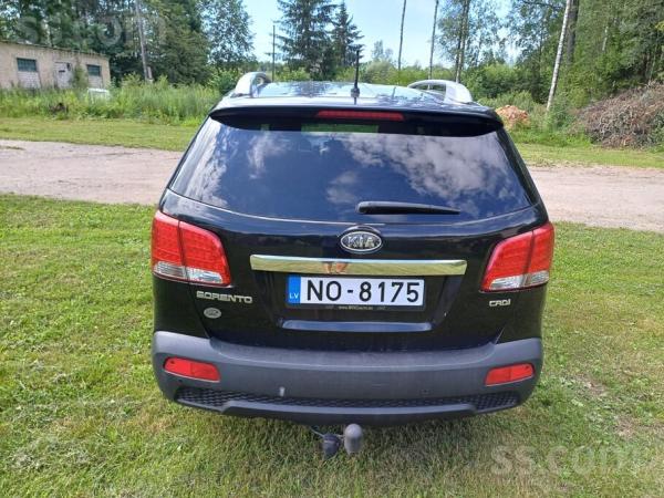 Black Kia Sorento 2009 in Daugavpils, with an engine capacity of 2.20 L and mileage of 292 thousand km for 6500 €, photo 5 on AUTOMOTO.COM.LV