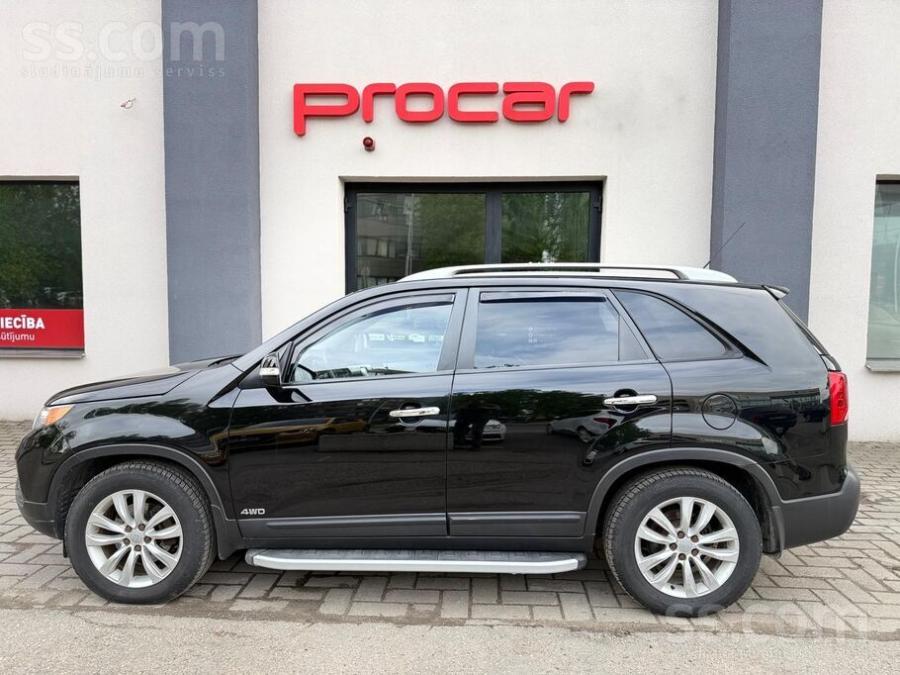 Melns Kia Sorento 2009 Rīga, ar dzinēja tilpumu 2.20 L un nobraukumu 271 tūkst. km par 5350 €, foto 3 vietnē AUTOMOTO.COM.LV