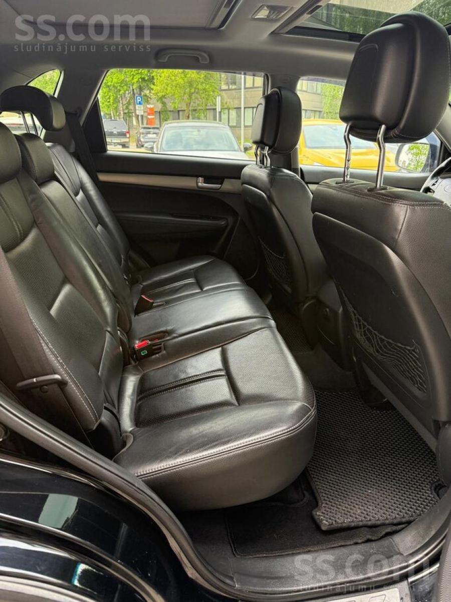 Melns Kia Sorento 2009 Rīga, ar dzinēja tilpumu 2.20 L un nobraukumu 271 tūkst. km par 5350 €, foto 14 vietnē AUTOMOTO.COM.LV