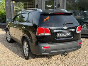 Black Kia Sorento 2009 in Riga, with an engine capacity of 2.20 L and mileage of 315 thousand km for 5500 €, photo 7 on AUTOMOTO.COM.LV