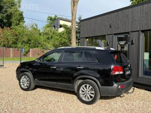 Black Kia Sorento 2009 in Riga, with an engine capacity of 2.20 L and mileage of 315 thousand km for 5500 €, photo 8 on AUTOMOTO.COM.LV
