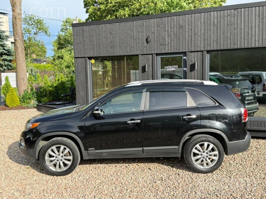 Black Kia Sorento 2009 in Riga, with an engine capacity of 2.20 L and mileage of 315 thousand km for 5500 €, photo 9 on AUTOMOTO.COM.LV