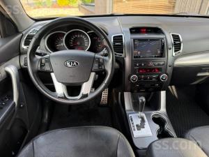 Black Kia Sorento 2009 in Riga, with an engine capacity of 2.20 L and mileage of 315 thousand km for 5500 €, photo 15 on AUTOMOTO.COM.LV
