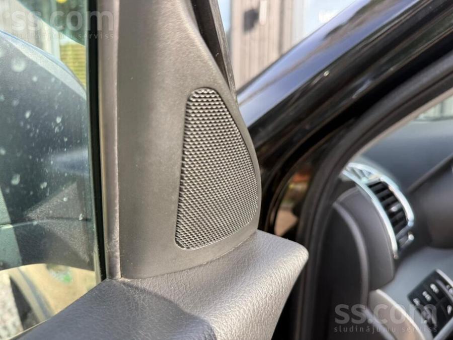 Black Kia Sorento 2009 in Riga, with an engine capacity of 2.20 L and mileage of 315 thousand km for 5500 €, photo 31 on AUTOMOTO.COM.LV